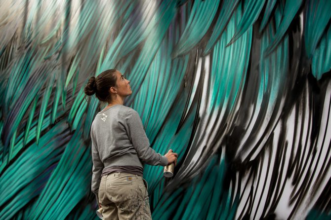 Stunning Large-Scale Pigeons Murals by Adele Renault - ArtPeople.Net